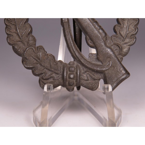 Infantry Assault Badge, R.S. Fluted pin