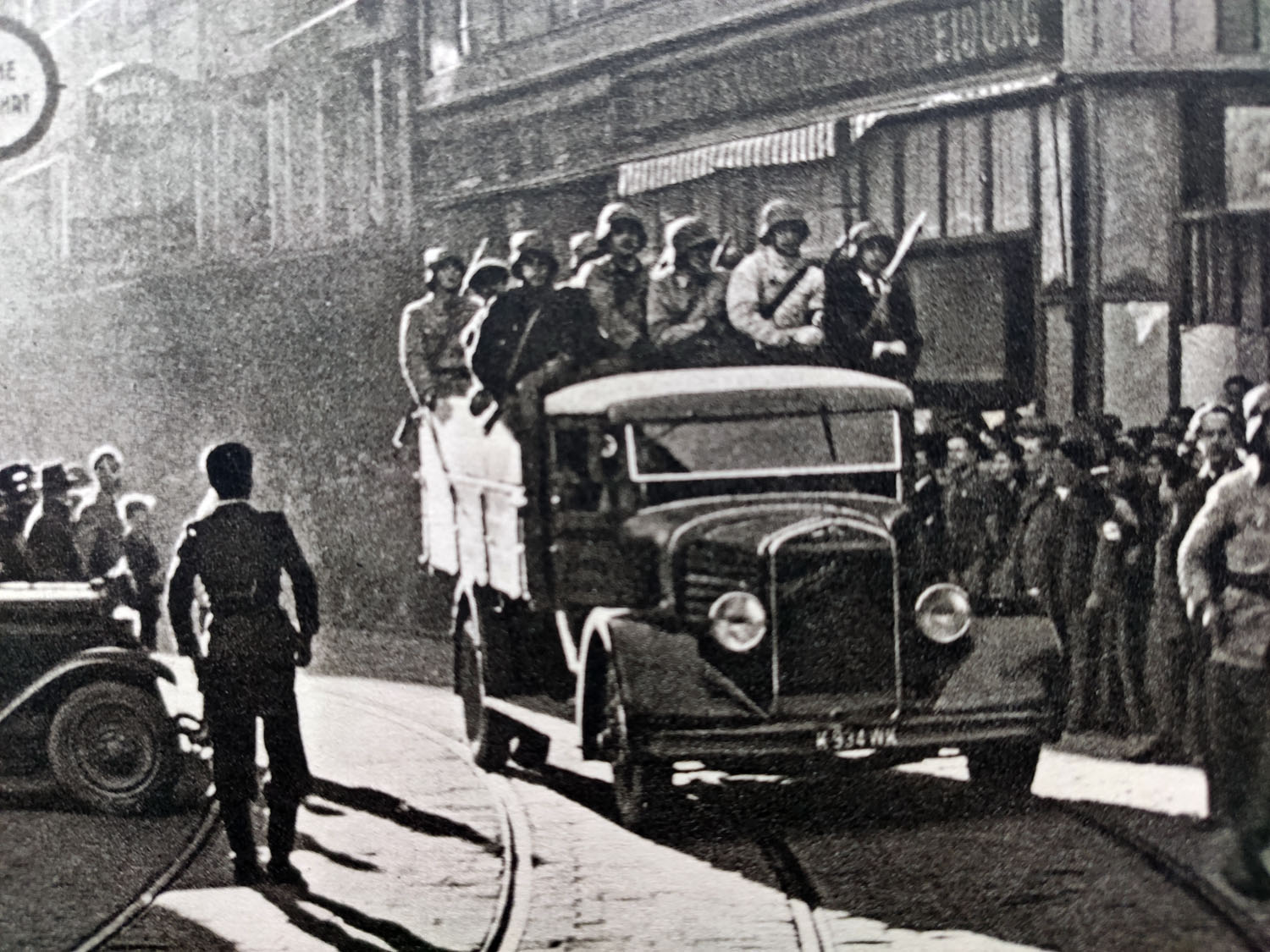 Mit Adolf Hitler in ein freies, grosses und glückliches Deutschland ...