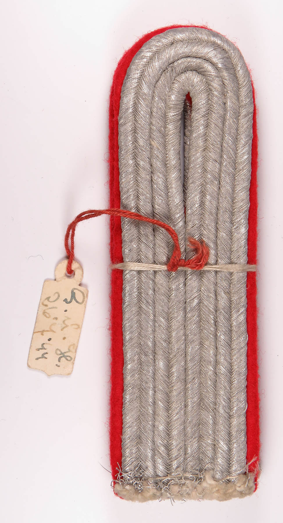Artillery Leutnants Shoulder Boards with paper tag
