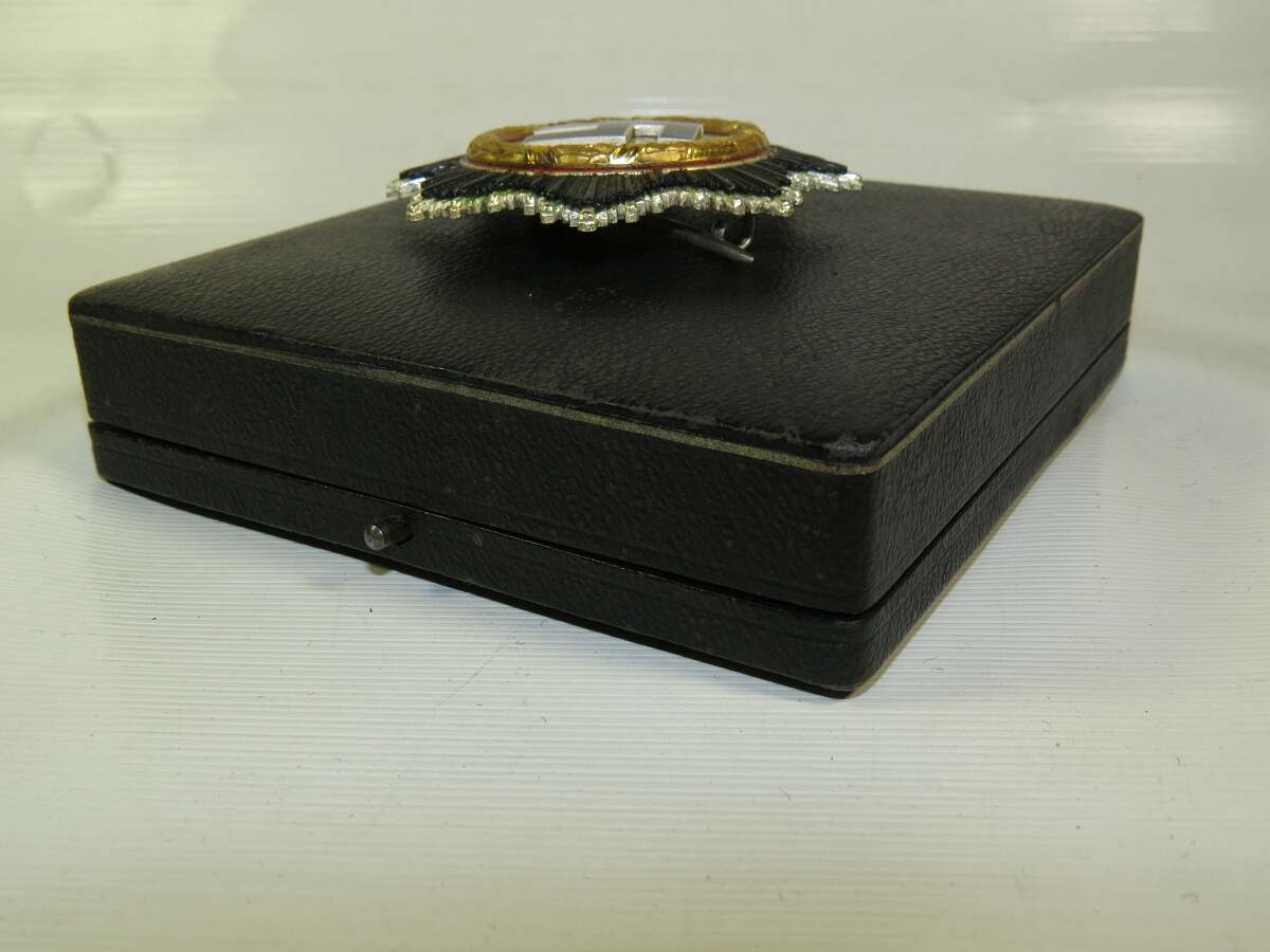 3rd Reich German cross in Gold with award case. 134 marked- Medals & Orders