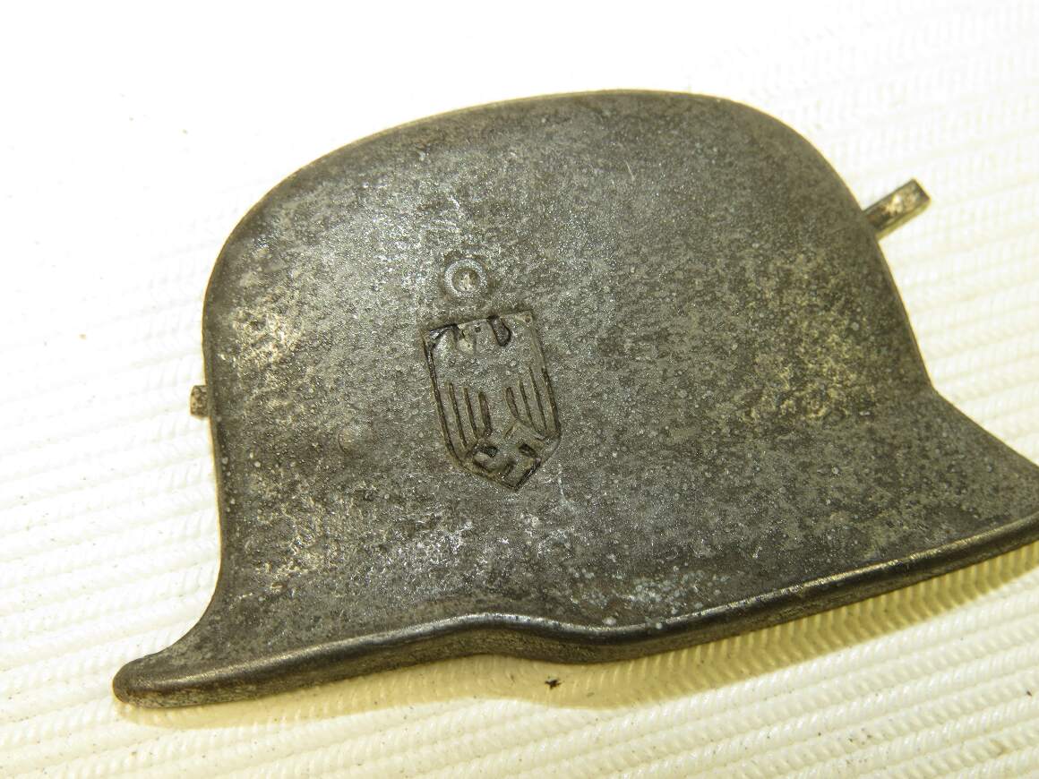 Heer badge in shape of German helmet- Photos & Albums