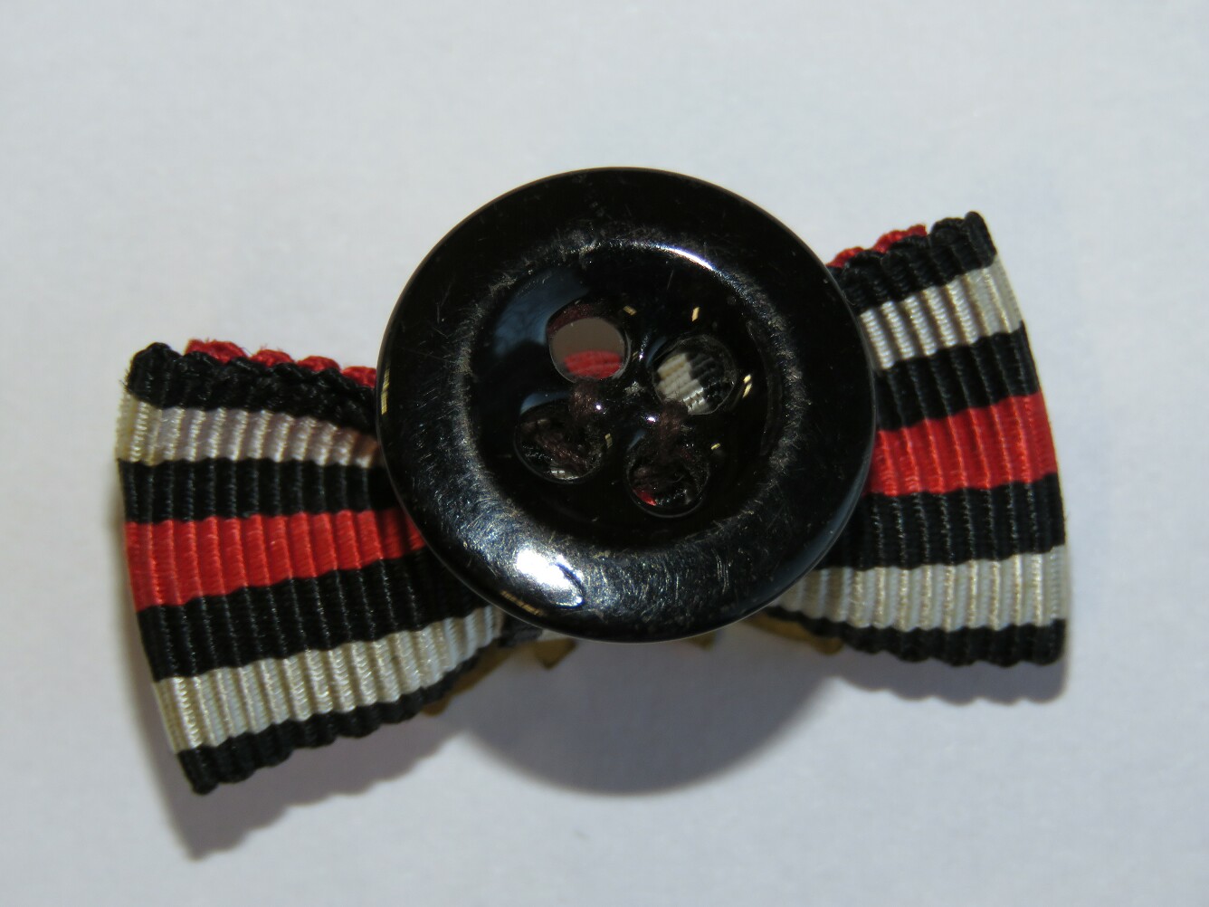 Miniature ribbon bar with 2 ribbons of the Austrian World War I veteran ...