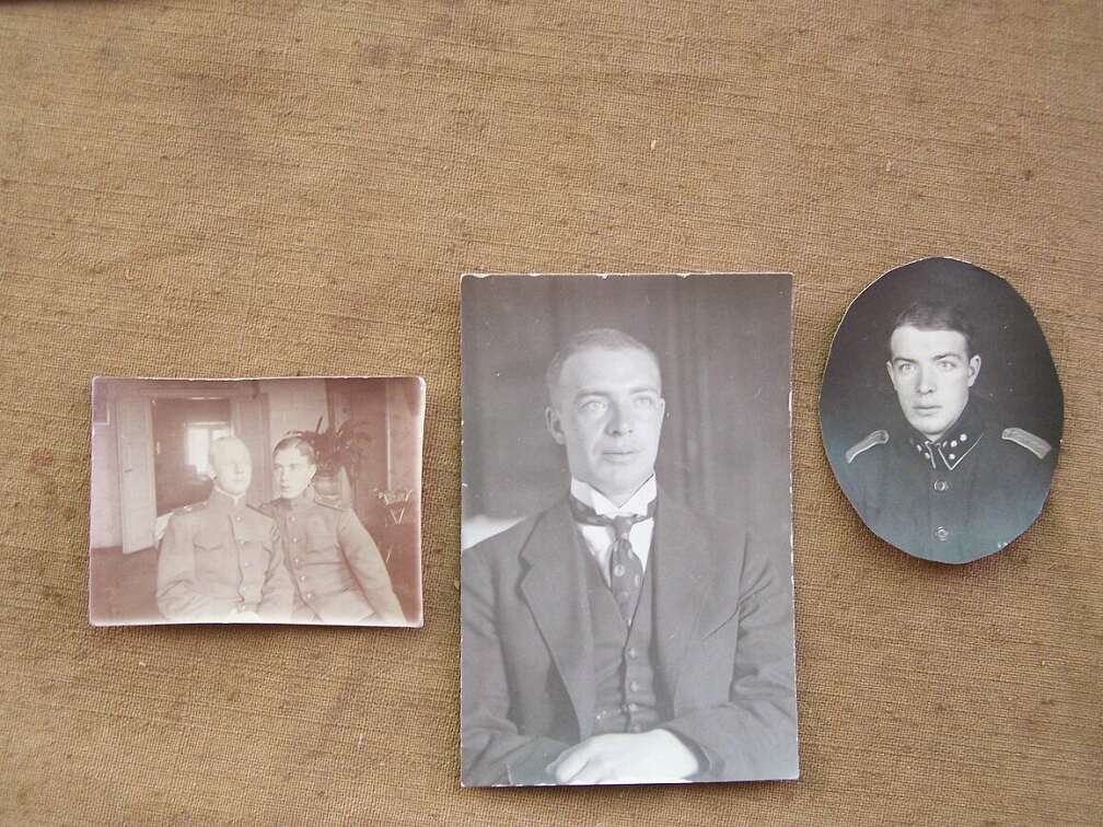 Set of 126 pictures of one officer, pre-ww1, ww1, Civilian war and pre ...